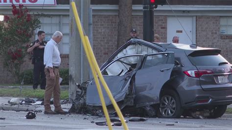 Man Dies After Car Crashes Into Utility Pole On Jacksonvilles