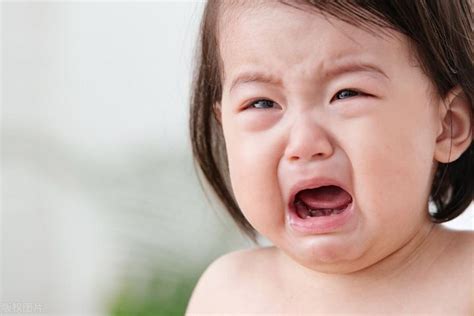 为什么我的宝宝打嗝时会哭？ 知乎