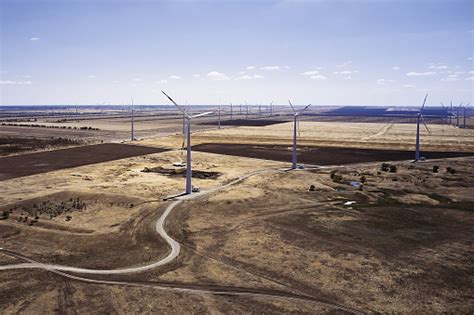 드론에서 쏘는 푸른 하늘을 배경으로 대초원의 풍력 발전소 0명에 대한 스톡 사진 및 기타 이미지 0명 개발 공학 Istock