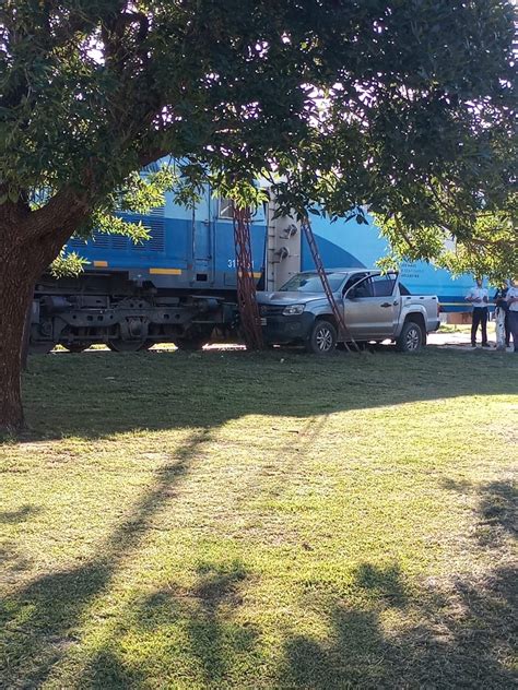 James Craik Una Camioneta Chocó Contra Un Tren De Pasajeros El