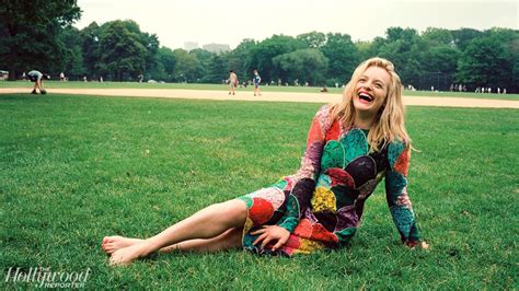 elisabeth moss s feet