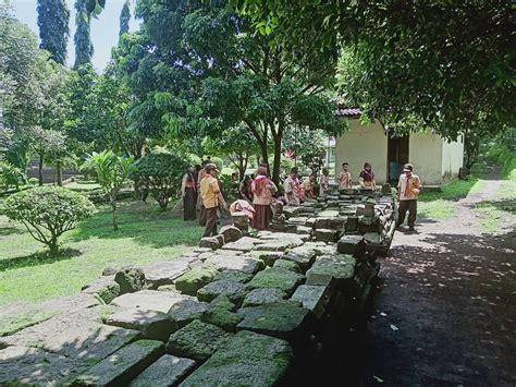 Sdn Kutogirang Kelas 5 Wisata Sejarah Ke Candi Jedong