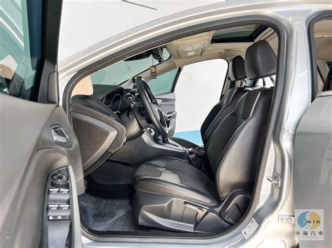 2017 Ford Focus 5d Ecoboost 180汽油頂級運動型 15 自排 銀 小施汽車商行