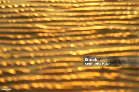 아름다운 흐린 노란 모래파도 질감과 바다 해변에서 일출 배경에 대한 노란색 모래 질감 0명에 대한 스톡 사진 및 기타 이미지 0명 관광 리조트 그런지 이미지 기법