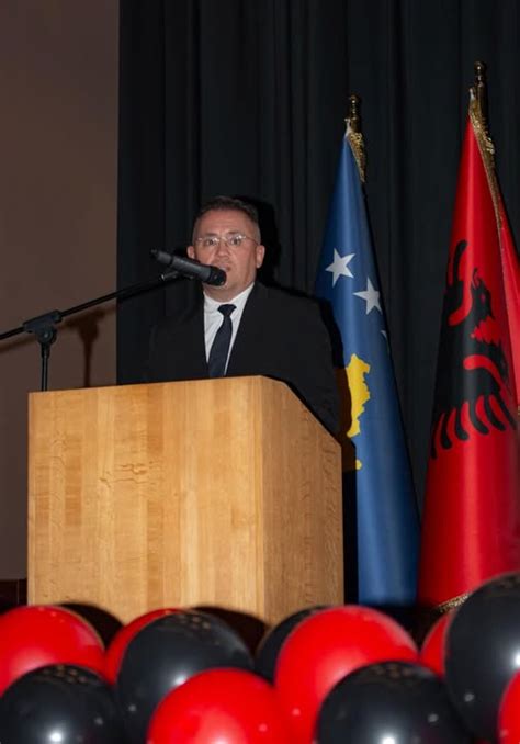 Mbi UjËrat E Trazuara TË KohËs ShqiptarËt I PËrdoren Barkat Fetare PËr TË ShpËtuar Anijen E