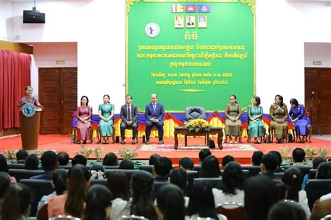 សម្តេចកិត្តិសង្គហបណ្ឌិត ម៉ែន សំអន លើកទឹកចិត្តស្ត្រីកម្ពុជាឱ្យចូលរួមថែរក្សាសន្តិភាព