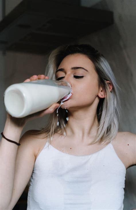 8 Manfaat Dan Efek Buruk Minum Susu Sapi Untuk Kecantikan