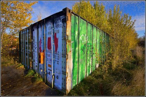 무료 이미지 나무 자연 하늘 목재 벽 녹색 색깔 가을 금속 갈색 푸른 컨테이너 생생한 광각 웨이크 필드 광산 배송 피트 인공의 창고