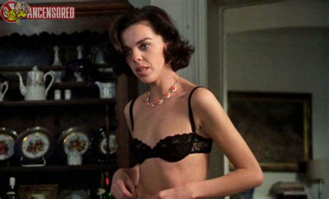 Голая Консуэло Де Хавиланд в The Unbearable Lightness Of Being