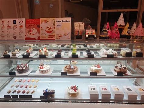 한국식 빵 먹으며 문제집 푸는 베트남 여학생들 신짜오 베트남