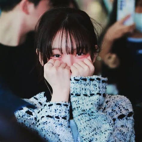 지젤에게 생얼 체크 받는 에스파 카리나 ‘귀여운데 뭘 팬플러스 커뮤니티