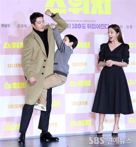 [e포토] 권상우 이민정 아들과 함께 다정한 가족사진