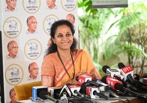 Photos सुप्रिया सुळेंच्या लेकाने परदेशात मिळवली पदवी पाहा पदवीदान