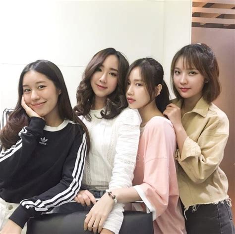 Pin Oleh 杨杨 Di Sizzy Gadis Wanita Mode Wanita