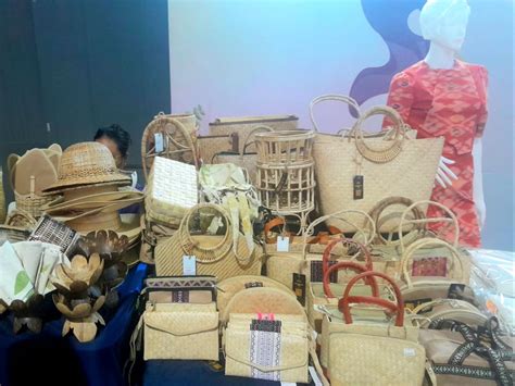 မြန်မာ့လက်မှုထုတ်ကုန်များကို အမေရိကန်နှင့်ဒူဘိုင်းဘက်မှ အဝယ်လိုက်နေသော်လည်း ကုန်ကြမ်းနှင့် လက်မ