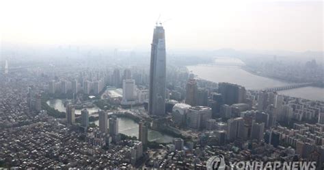 제2롯데월드는 공사 중