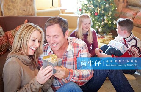 on april 1 people celebrate new years day exchanging gifts 动态图库网