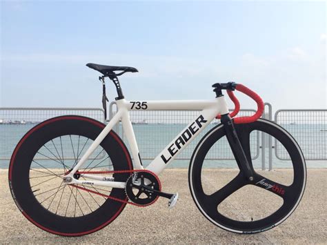 Leader 735 2014 White Pedal Room