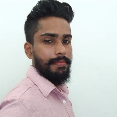 ජනපති සුරතින් ඉතිහාසයේ ජාතික වීරයින් 36ක ගේ ජීව­මාන ප්‍රමා­ණයේ අනුරූ ප්‍රති­නි­ර්මා­ණය කර­මින්