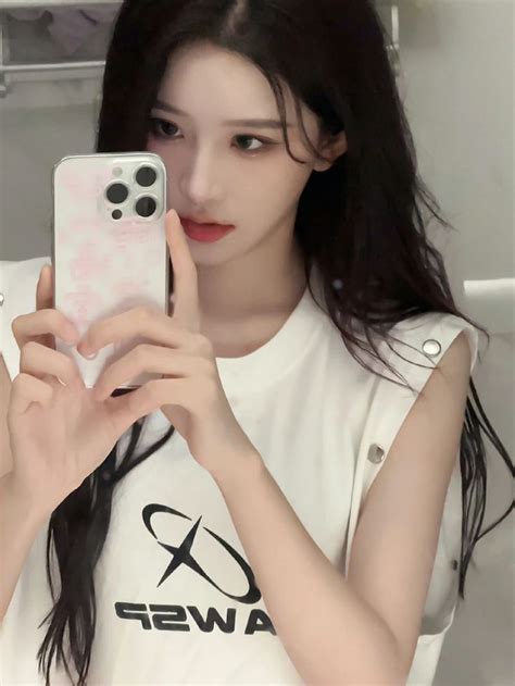 Pin On Zhou Shiyu 🤭