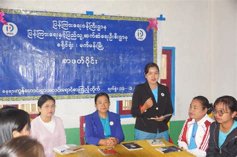 မက်မန်းမြို့ ကွန်ဟောင်းကျေးရွာ အလင်းရောင်စာကြည့်တိုက်တွင် စာဖတ်ဝိုင်းပ