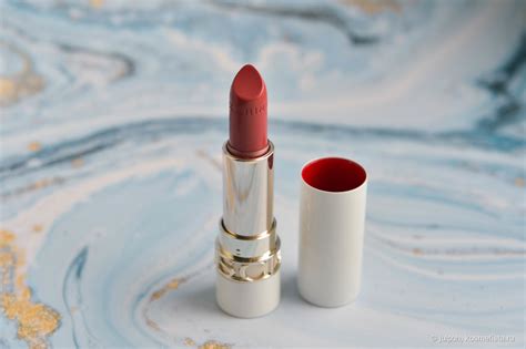 Эстетика и сдержанность: помада Clarins Joli Rouge Shine в оттенке 732S ...