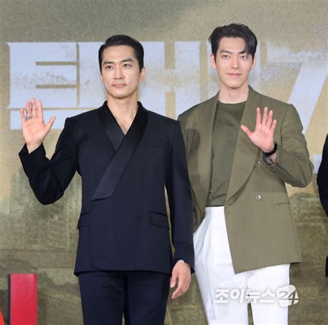 [포토]택배기사 김우빈x송승헌 기분 좋은 투샷