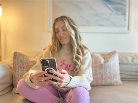 Apple IOS New Lock Screen Features Stroller In The City