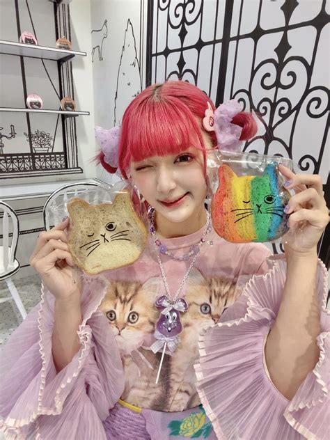 まるで絵の中のカフェ！？2d空間のカフェ「ano Ano」が原宿竹下通りにオープン！ 原宿系大人気クリエーター・しなこが、オープン日に特別来店