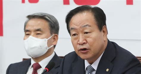 북핵위기대응특별위원회의 발언하는 한기호 위원장