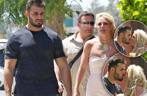 Pda Britney Spears Shares Steamy Kiss With Hot Young Boyfriend