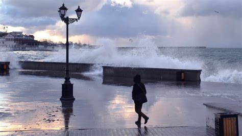 Рейд через Севастопольскую бухту перекрыли из за непогоды Читайте на Ukr Net