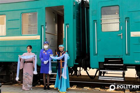 Фото Замын Үүд өртөөний ачаа шилжүүлэн ачих ангитай танилцлаа