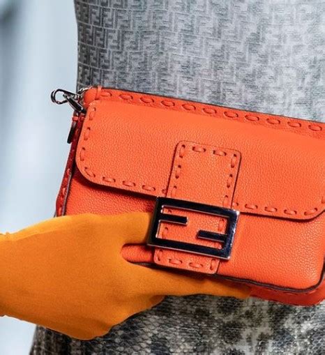 우아함 끝판왕 송혜교 신상 펜디 바게트백 가방 니트 원피스 정보 제이블