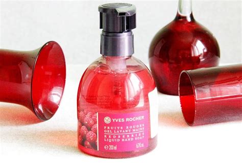 Поговорим Гель для мытья рук Красные ягоды от Yves Rocher Perfume Bottles Yves Rocher