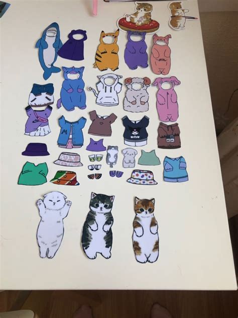 Раскраска котика с одеждой в виде зверушек и акулы Больше раскрасок милых котиков в блоге