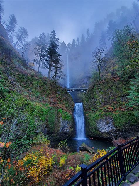 Foggy Morning At Multnomah Falls Oregon Usa R Hiking
