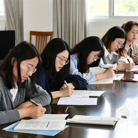 春日好时光，奋进正当时——记我校初中部2021学年第二学期英语教研组会议教学工作王爱娣