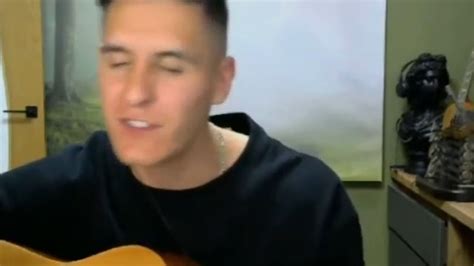 ДЕВОЧКА ПОПАЛАСЬ НА КАМЕРУ И услышала стихи ДЕВОЧКА ПОПАЛАСЬ НА КАМЕРУ И услышала стихи By