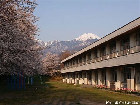 学舎の桜と常念岳 安曇野の風景写真 ビューポイントあづみの