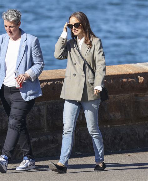 Natalie Portman Ditches Wedding Ring On Anniversary With Benjamin Millepied