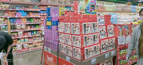 Хадгалах хугацаа нь дуусах дөхсөн бүтээгдэхүүн бэлэгний багцад оруулсан байжээ Ontslokh Mn