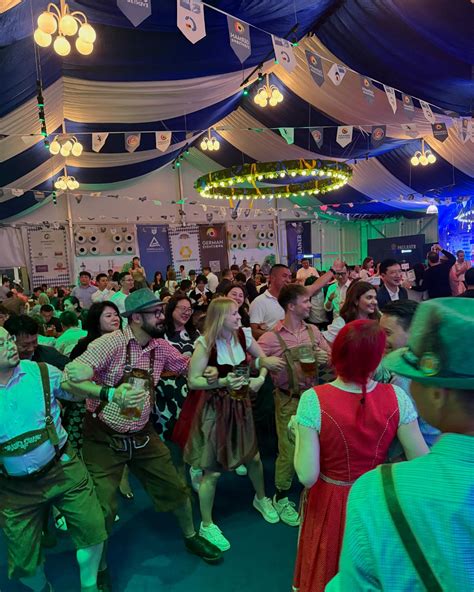 박진영 2024 10 17일 추억하기 중국 상하이에서 만난 옥토버페스트 축제 독일 출장을 자주 가지만 독일에서 옥토버페스트 축제기간에는 가본적이 없다 한번쯤은 독일