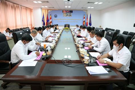 រូបភាពសកម្មភាព ឯកឧត្ដម ប្រាជ្ញ ចន្ទ ប្រធាន គ ជ ប ដឹកនាំកិច្ចប្រជុំ គ ជ ប ពិនិត្យ