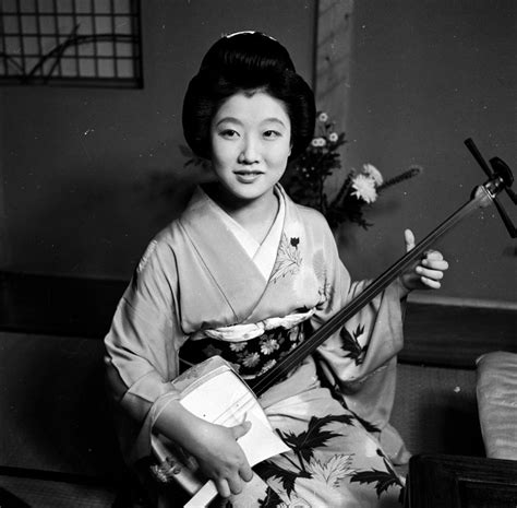 Memoirs Of The Geisha Vintage Photographs Document Everyday Life Of