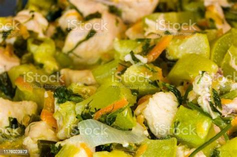 호박 당근 양파 향신료와 흰색 닭 고기의 홈 다이어트 요리의 준비 클로즈업 가지 채소에 대한 스톡 사진 및 기타 이미지 가지 채소 건강한 식생활 고기 Istock