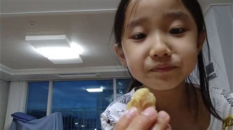 자두 먹기 😅🤢도전🧣 Youtube