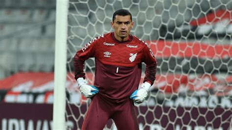 Flamengo Goleiro Santos Acerta Com O Clube Após Longa Novela
