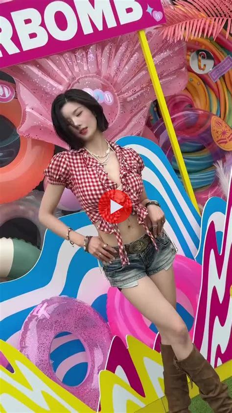 ㅇㅎ 코스모폴리탄 공식 인스타에 올라온 권은비 유머 움짤 이슈 에펨코리아