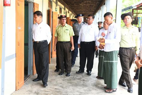 မန္တလေးတိုင်းဒေသကြီးဝန်ကြီးချုပ် ဦးမျိုးအောင်နှင့်အဖွဲ့ဝင်များ ပျော်ဘွယ်မြို့နယ်တွင် ၂၀၂၄ ၂၀၂၅